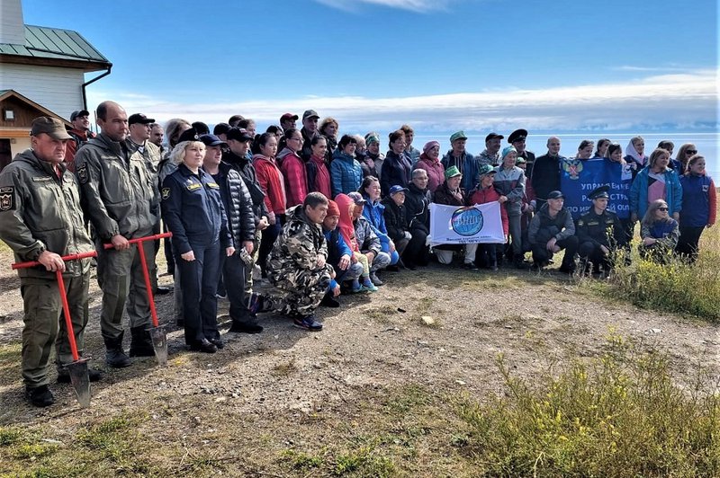 Тонну мусора собрали волонтеры на участке Байкальской тропы у Большого ...